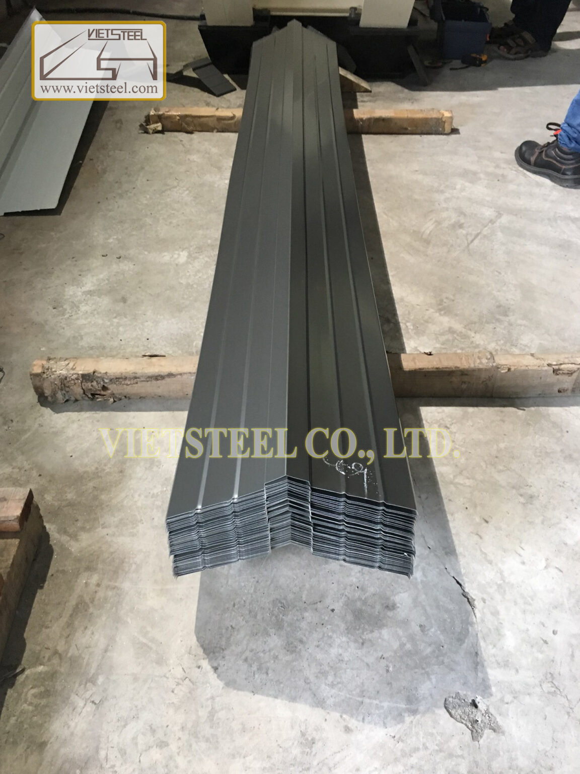 RIDGE CAPPING MACHINE LONG SPAN (Model RL-HD) - Vietsteel Machinery