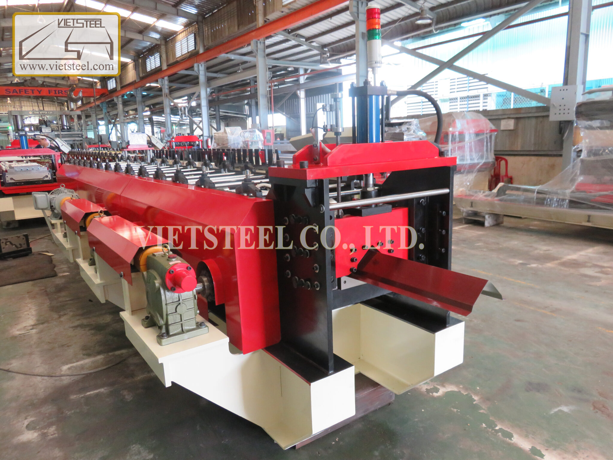 RIDGE CAPPING MACHINE LONG SPAN (Model RL-EH) - Vietsteel Machinery